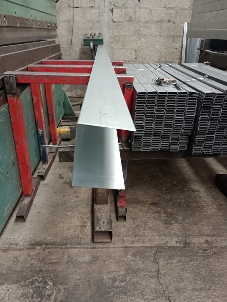 Angulo camero liso calibre 11,12 y 13 - ACEROS HJEK