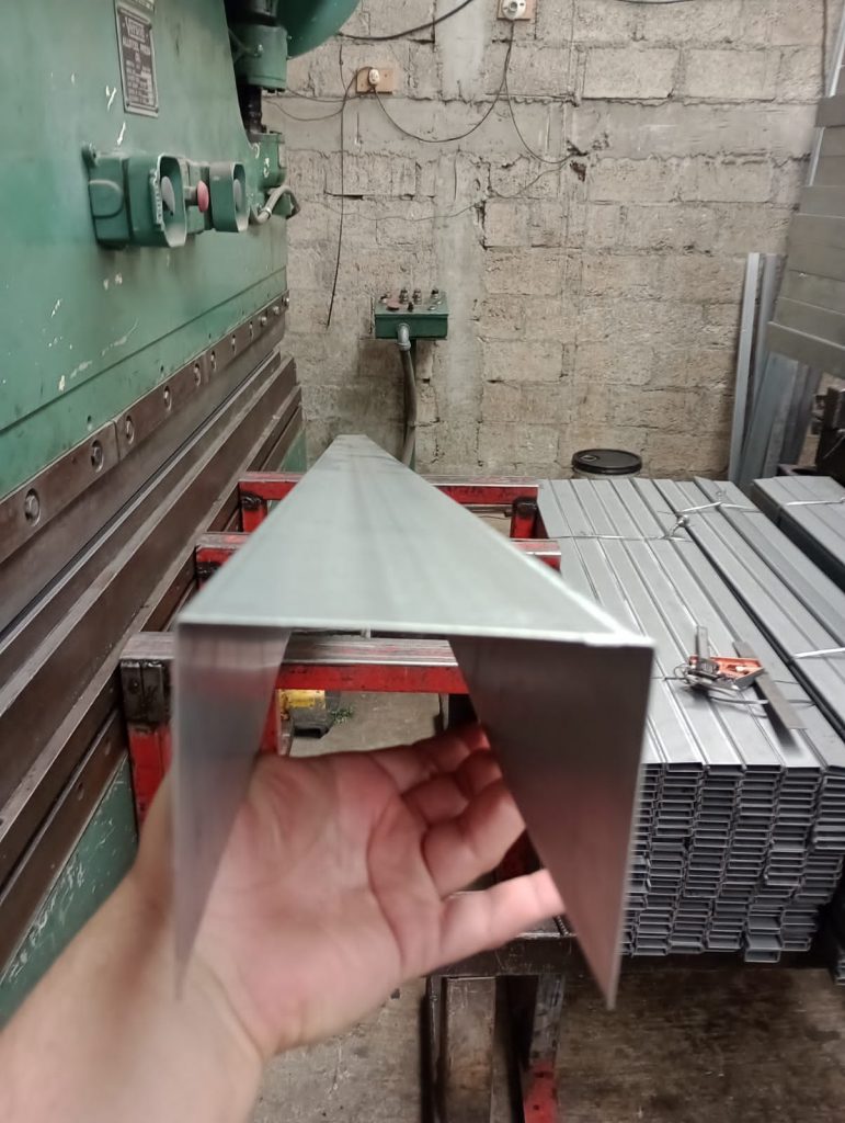 Angulo camero liso calibre 11,12 y 13 - ACEROS HJEK